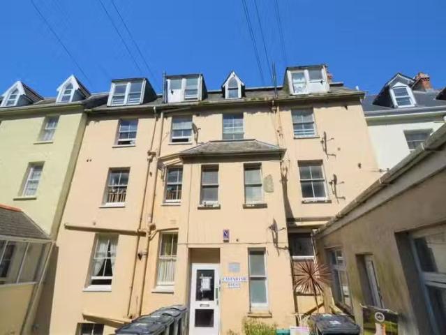 Cozy 1 BA 2 bedroom flat for rent in 9 Larkstone Terrace, Ilfr.