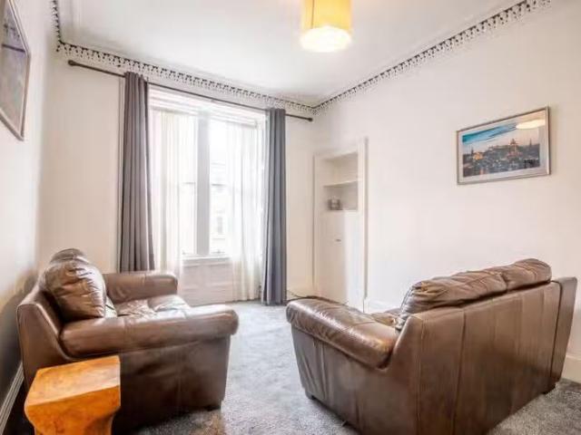 Cozy 1 BA 2 bedroom flat for rent in 0684L Glen Street, Edinbu.