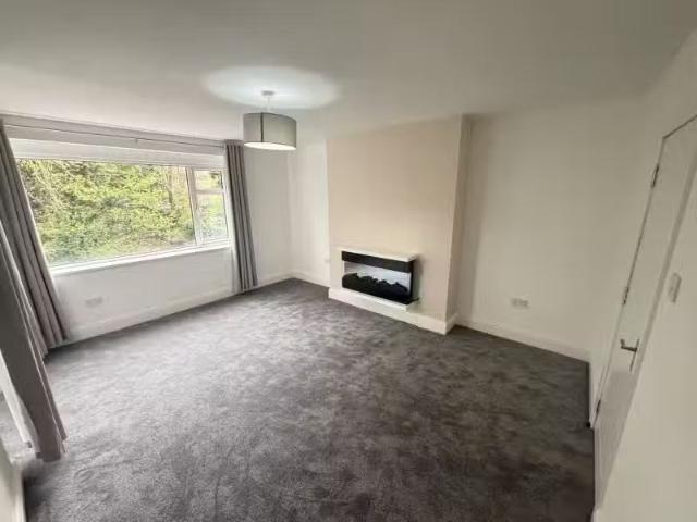 Rental! 1 BA 2 bedroom flat for rent in 10 Ghyll Lodge, BD16 1.
