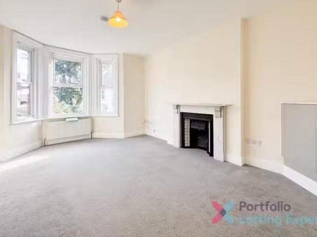 For Rent! 1 BA 2 bedroom flat for rent in 2 bed/ Unfurnished/C.