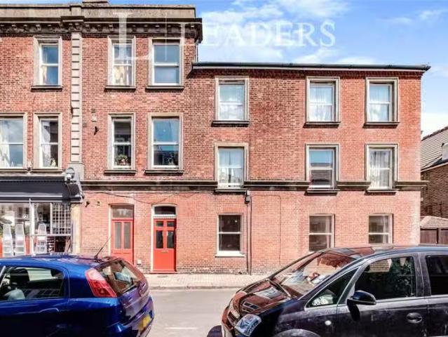 Charming 1 BA 2 bedroom flat for rent in Thorn House, 38 Thorn.