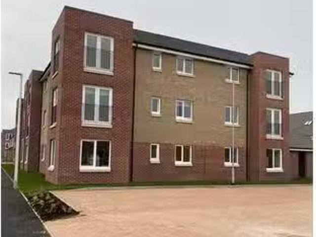 Nice 1 BA 2 bedroom flat for rent in Thornbank Crescent, Falki.