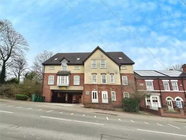 Just in! 1 BA 2 bedroom flat for rent in The Sycamores, Woodvi.