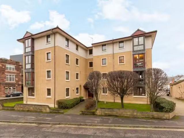 Rental! 1 BA 2 bedroom flat for rent in Warriston Road, Edinbu.