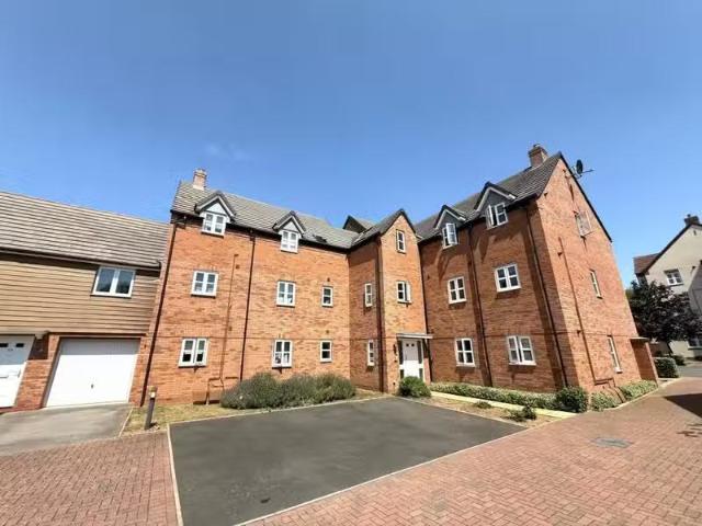 Just in! 1 BA 2 bedroom flat for rent in Wellington Avenue, St.