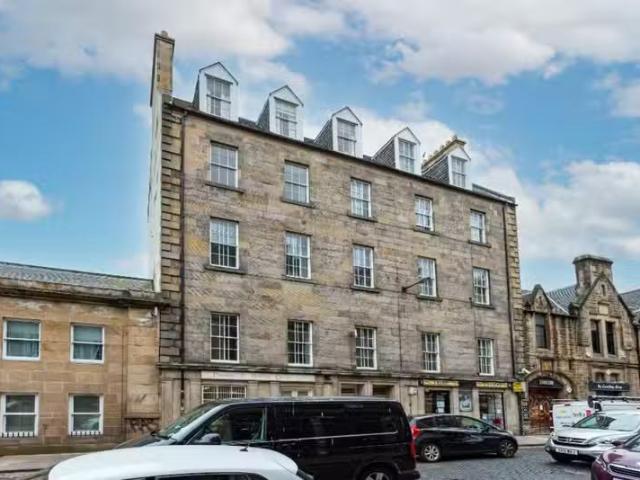 Just in! 1 BA 2 bedroom flat for rent in West Nicolson Street.
