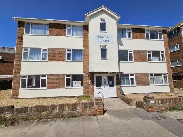 Rental! 1 BA 2 bedroom flat for rent in West Street, Seaford.