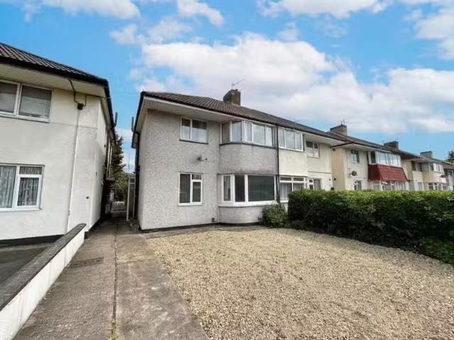 Deal! 1 BA 2 bedroom flat for rent in Whitchurch, Gilda Close.