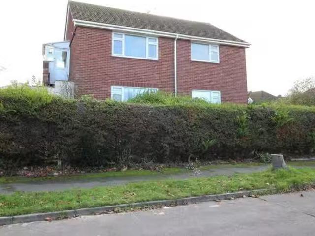 Cozy 1 BA 2 bedroom flat for rent in Windermere Road, Clacton.