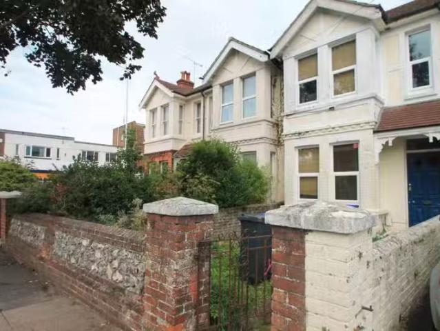Deal! 1 BA 2 bedroom flat for rent in Worthing, BN11