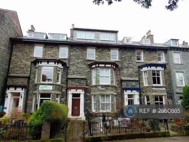 Just in! 1 BA 2 bedroom flat for rent in Ambleside Road, Keswi.