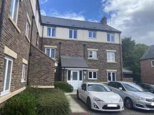 Unique 1 BA 2 bedroom flat for rent in Boste Crescent, Durham.