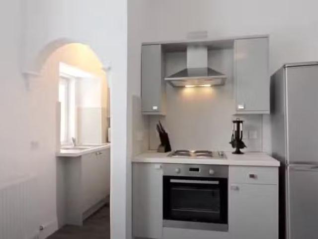 Cheap 1 BA 2 bedroom flat for rent in Bruce Street, Stirling T.