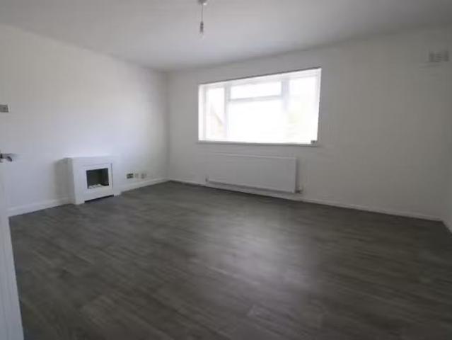 Cheap 1 BA 2 bedroom flat for rent in Bushberry Avenue, Covent.
