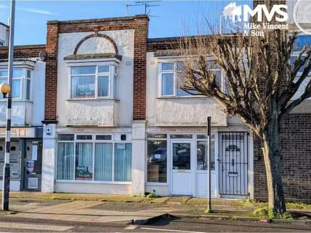 Deal! 1 BA 2 bedroom flat for rent in Carnarvon Road, Clacton.