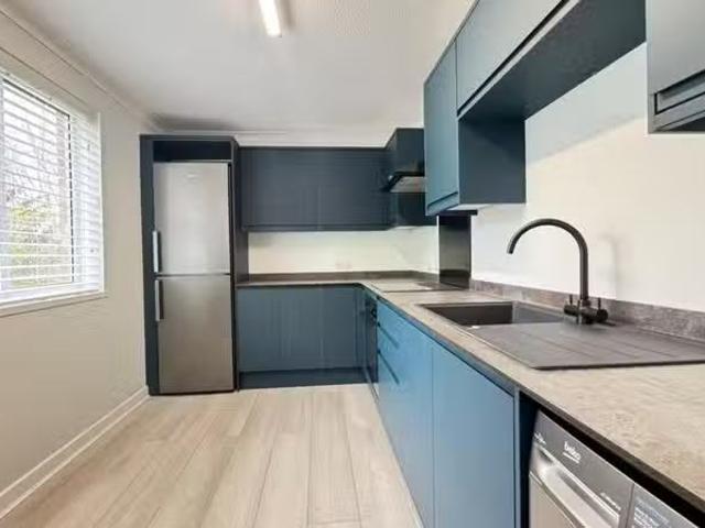 Rental! 1 BA 2 bedroom flat for rent in Charborough Road, Bris.