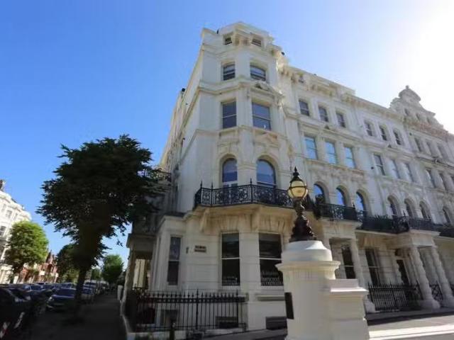 Rental! 1 BA 2 bedroom flat for rent in Church Road, Hove, BN3