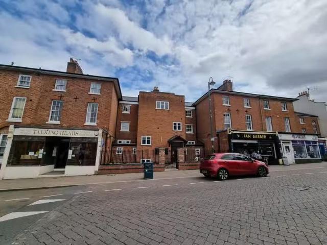 Rental! 1 BA 2 bedroom flat for rent in Clemens Street, Leamin.