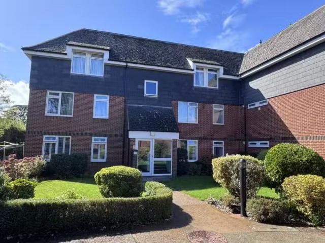 Just in! 1 BA 2 bedroom flat for rent in Cranford Avenue, Exmo.