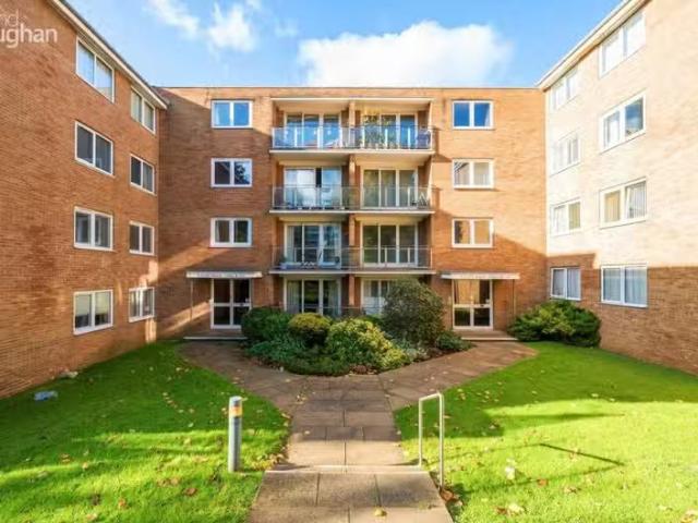 Charming 1 BA 2 bedroom flat for rent in Eaton Gardens, Hove.