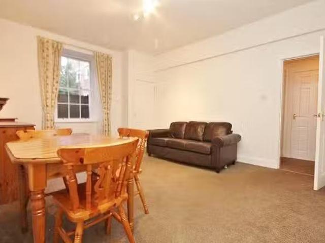Rental! 1 BA 2 bedroom flat for rent in Forth Street, New Town.