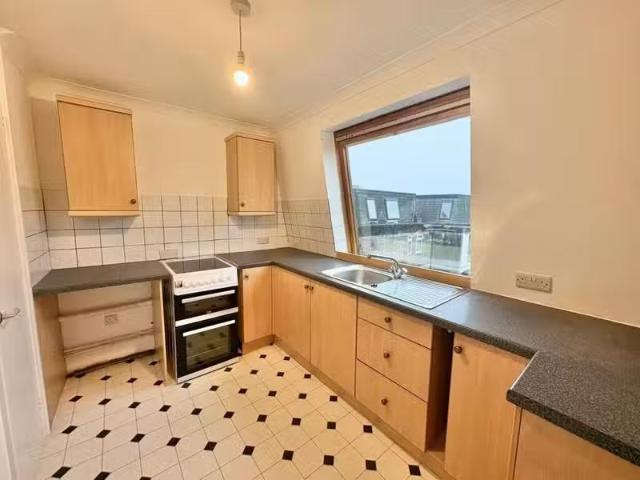 Charming 1 BA 2 bedroom flat for rent in Flat, Chates Farm Co.