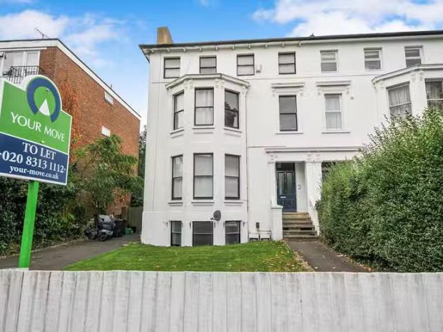 For Rent! 1 BA 2 bedroom flat for rent in Freelands Road, Brom.