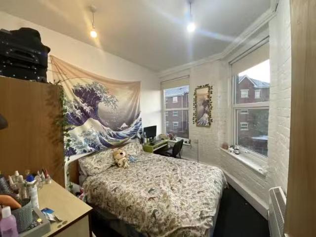 Unique 1 BA 2 bedroom flat for rent in Gainsborough Road, Live.