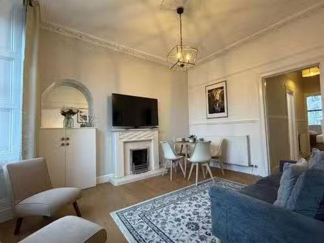 Rental! 1 BA 2 bedroom flat for rent in Gibson Street, Edinbur.