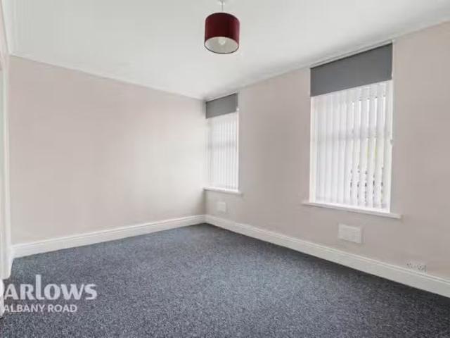 Cozy 1 BA 2 bedroom flat for rent in Glamorgan Street, Cardiff.