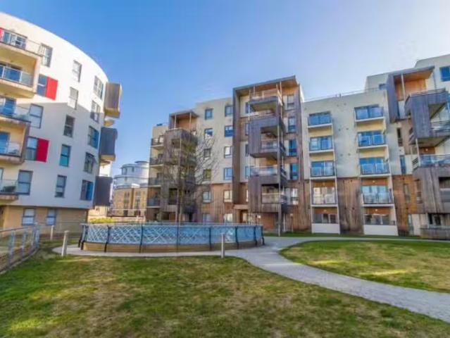 Cheap 1 BA 2 bedroom flat for rent in Glenalmond Avenue, Cambr.