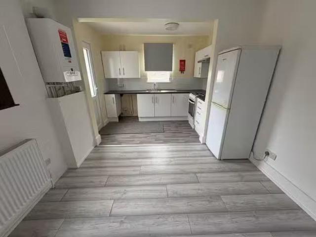 Nice 1 BA 2 bedroom flat for rent in Grosvenor Road, Ilford,.
