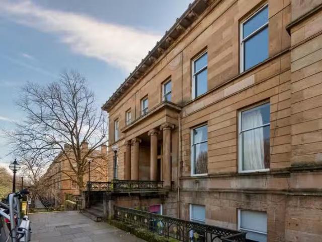 Cheap 1 BA 2 bedroom flat for rent in Great Western Terrace, F.