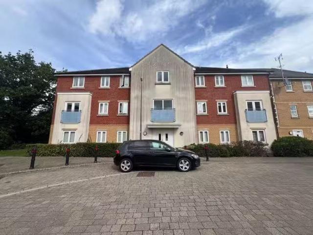 For Rent! 1 BA 2 bedroom flat for rent in Hornbeam Close, Bris.