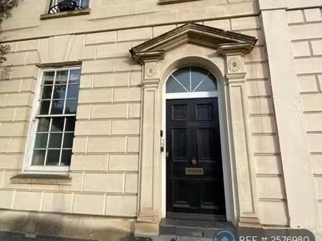 Rental! 1 BA 2 bedroom flat for rent in Hotwell Road, Bristol.