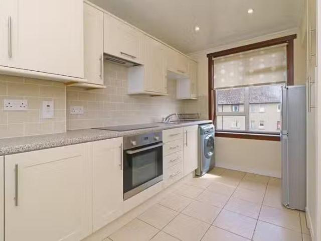 Nice 1 BA 2 bedroom flat for rent in Kemnay Gardens, Dundee, DD4