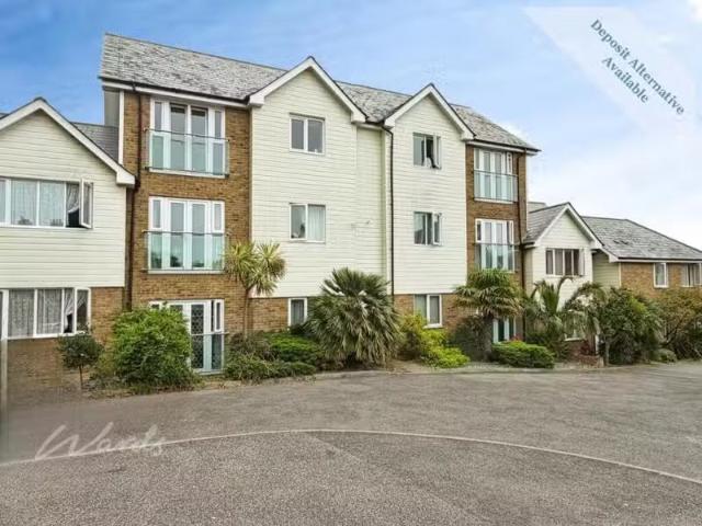 Just in! 1 BA 2 bedroom flat for rent in Kings Mews Margate CT9