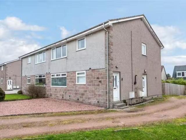 Rental! 1 BA 2 bedroom flat for rent in Kinmundy Gardens, West.