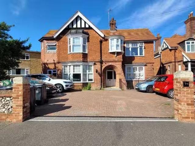 Unique 1 BA 2 bedroom flat for rent in Lewes Road, Upperton, E.