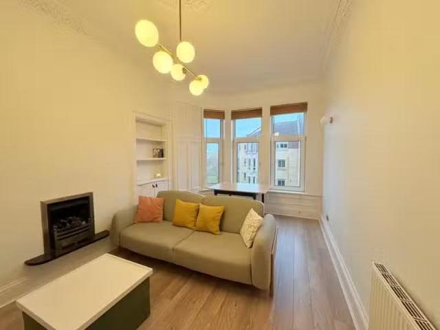 Unique 1 BA 2 bedroom flat for rent in Marionville Road, Flat.