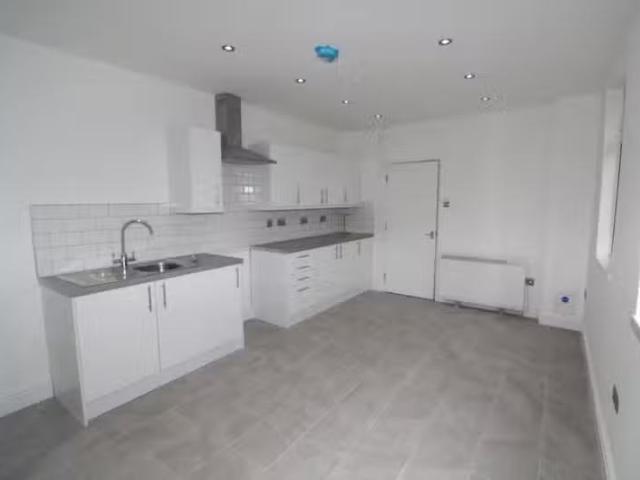 Cheap 1 BA 2 bedroom flat for rent in Marlborough Road, Roath.