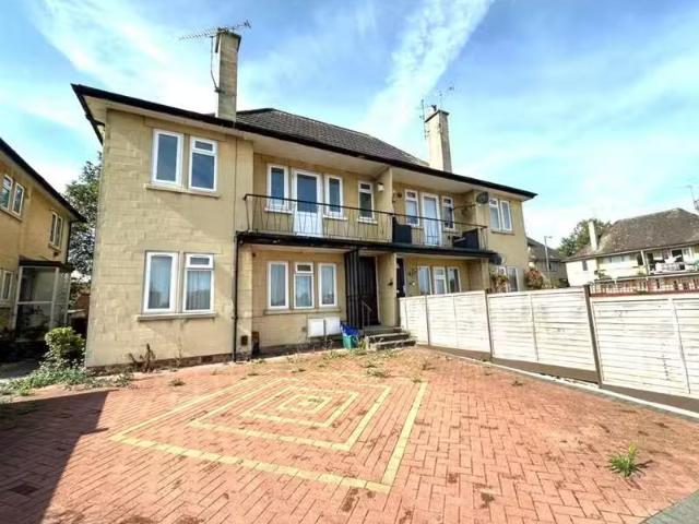 Rental! 1 BA 2 bedroom flat for rent in Mayfields, Keynsham, B.