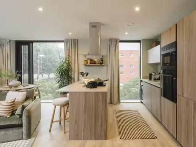 Rental! 1 BA 2 bedroom flat for rent in One Eastside, 2 Jennen.