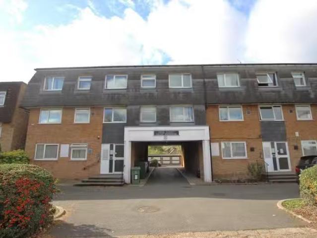 New 1 BA 2 bedroom flat for rent in Park Court, Preston Road.