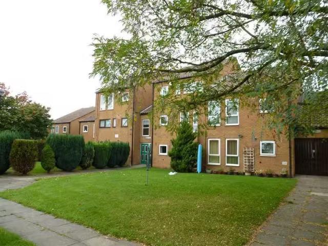 New 1 BA 2 bedroom flat for rent in Parkfield Drive, Castle Br.