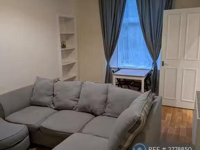 Deal! 1 BA 2 bedroom flat for rent in Pitt Street, Edinburgh.