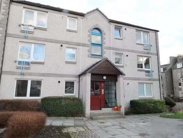 Rental! 1 BA 2 bedroom flat for rent in Rosebank Gardens, Grou.