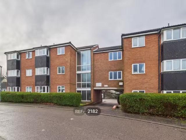 Deal! 1 BA 2 bedroom flat for rent in St. Andrews Gardens, Col.