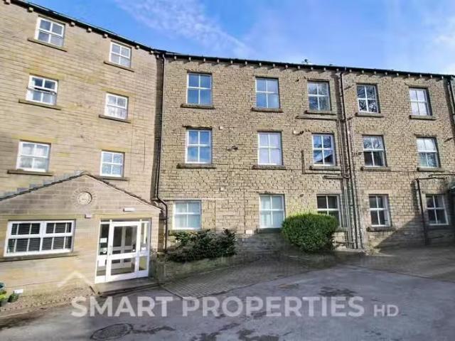 Cozy 1 BA 2 bedroom flat for rent in St. Philips Court, Hudder.