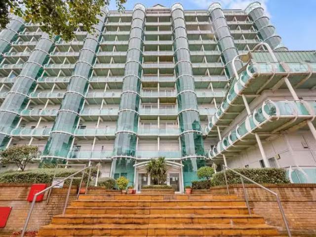 Cozy 1 BA 2 bedroom flat for rent in Sydney Road, Tower Point.